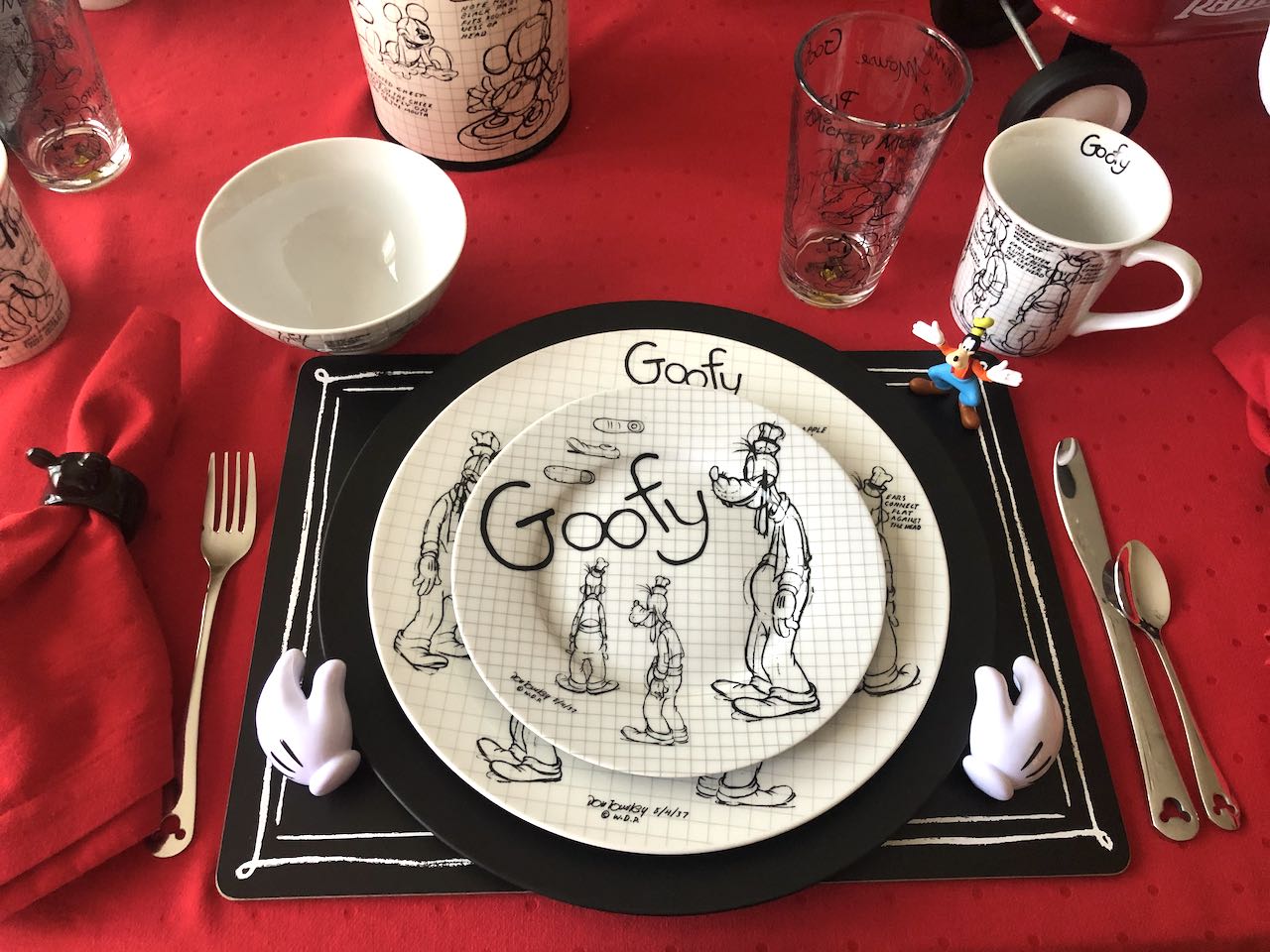 “Drawing Disney” Tablescape – “Disney Love” for All Seasons - Life is ...